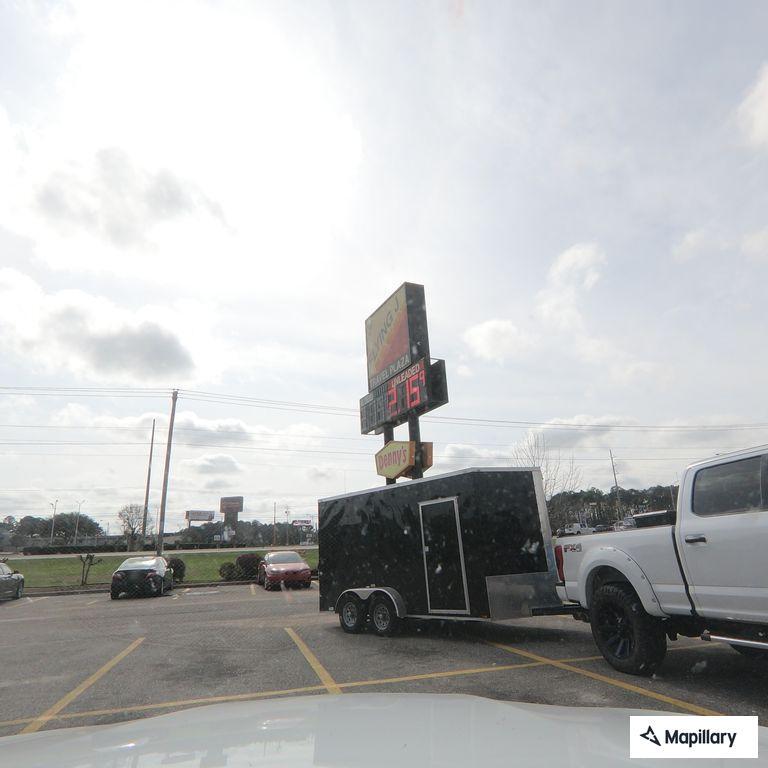 Man with dog refusing to leave Denny’s, Dothan AL | CrimeRadar