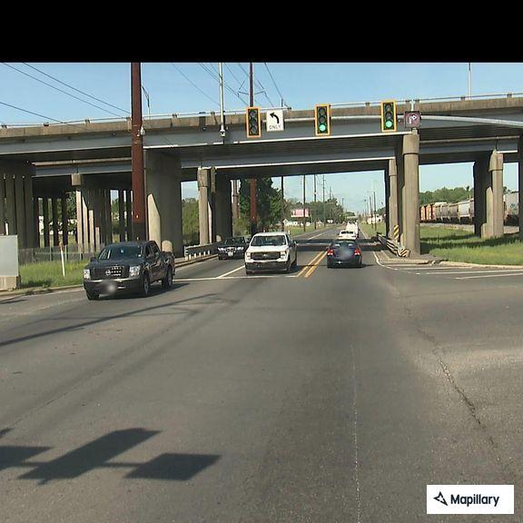 Multiple vehicles stopped near Highway 80, Monroe LA | CrimeRadar