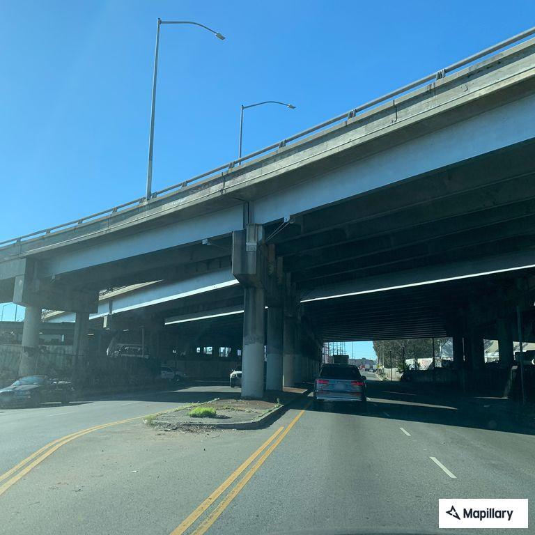 Suspect assaults man outside KFC after crash, Los Angeles CA | CrimeRadar