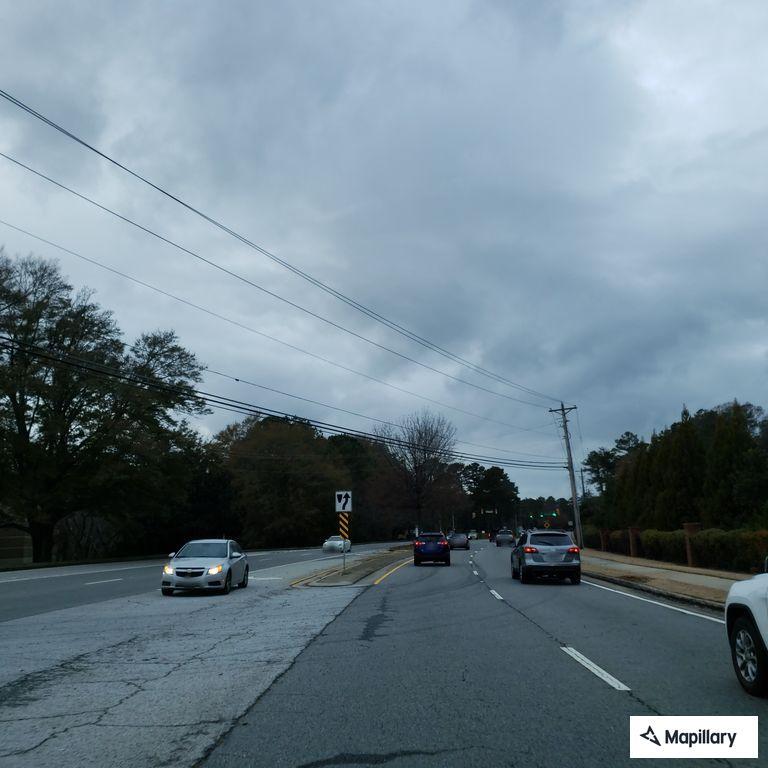 Traffic control for crash near Chastain Road and I-75, Kennesaw GA ...