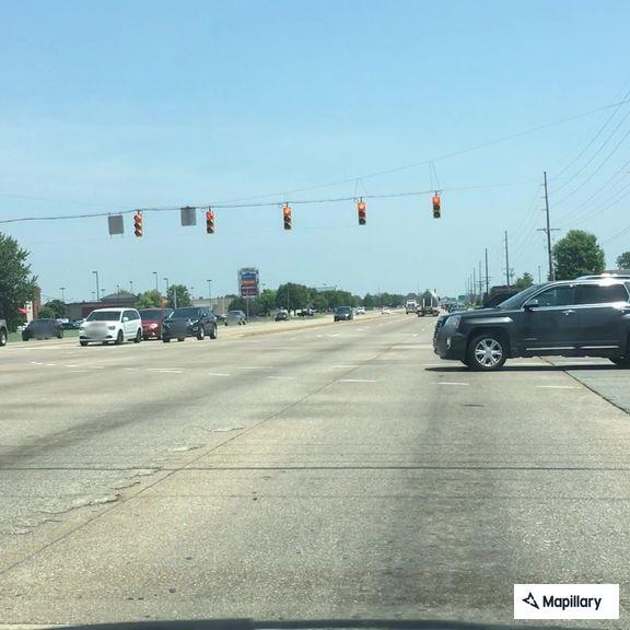 Traffic hazard cleared on Lloyd at Burkhardt, Evansville IN | CrimeRadar