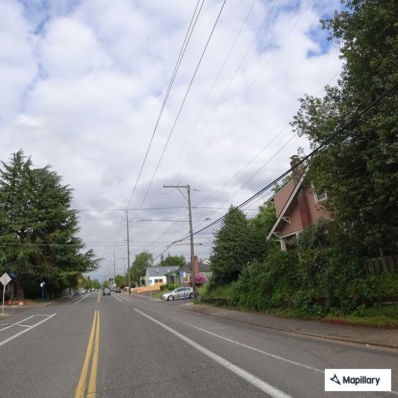 Motorcycle crash at First and Burnside, Portland OR | CrimeRadar