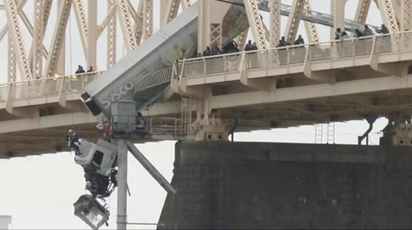 WATCH: Truck driver rescued from cab dangling off a Louisville bridge - NewsBreak