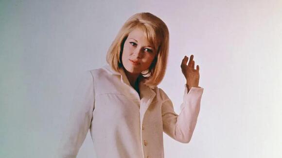 Faye Dunaway Young: A Look Back at the Hollywood Legend’s Long Career ...