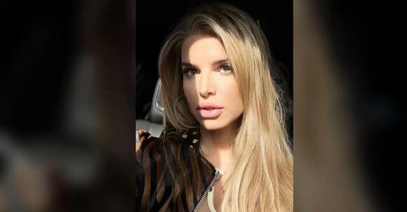 Jessica Simpson Stuns in New Selfie After Peeing Incident on Live TV ...