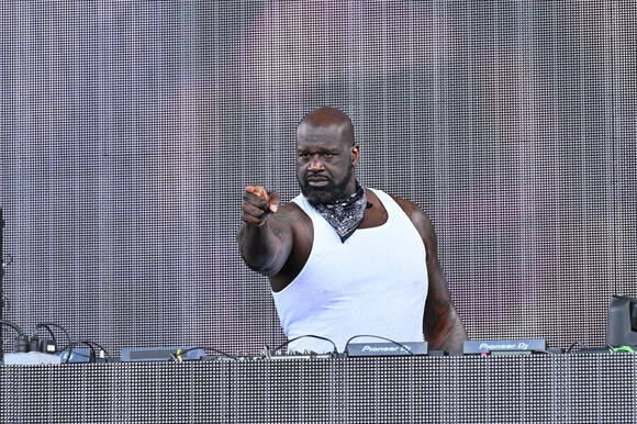 Shaquille O'Neal Breaks the Internet With 'Hawk Tuah' Girl Interaction ...