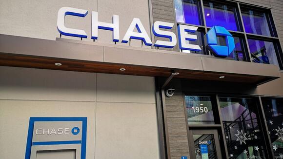 The FBI says bank spoof callers are draining accounts in minutes — one ...