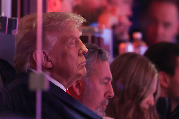 Knicks Lose First Game Since April, Commander In Sleep Donald Trump To ...