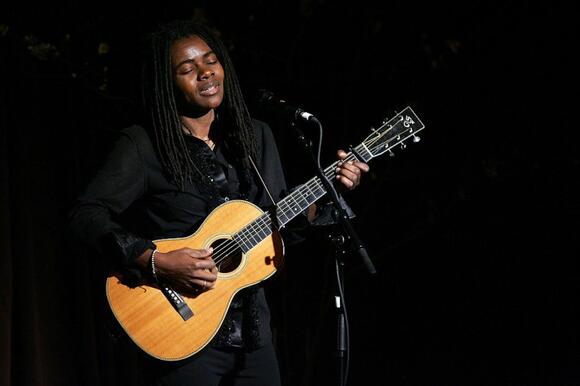 Where Is Tracy Chapman Now? Why Singer Ditched Fame for Quiet Life in ...