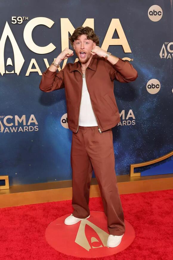 Lee Brice's Wife Inspired Powerful New Song - NewsBreak