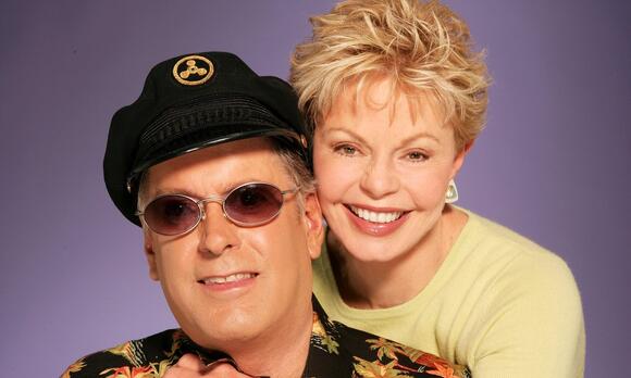 Toni Tennille, now 85, Remained Dedicated To a Dying Daryl 'Captain ...