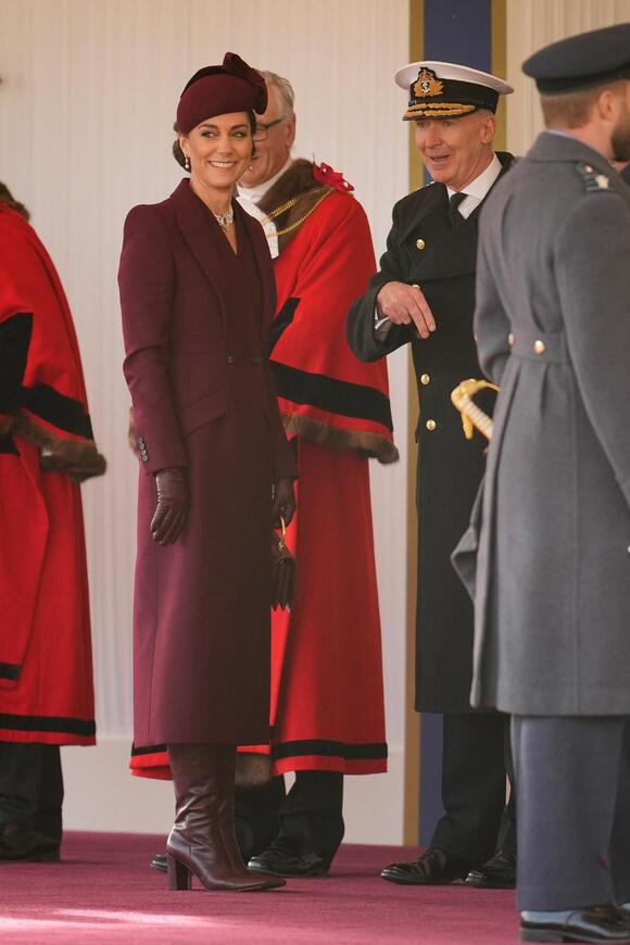Kate Middleton gives a royal welcome to Emir of Qatar with subtle ...