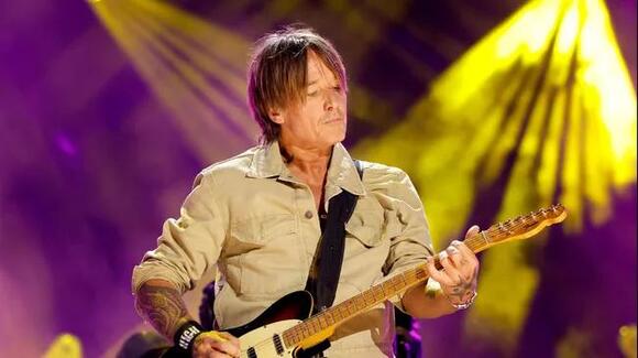 Watch Keith Urban Relive Surprise Moment During CMA Fest - NewsBreak
