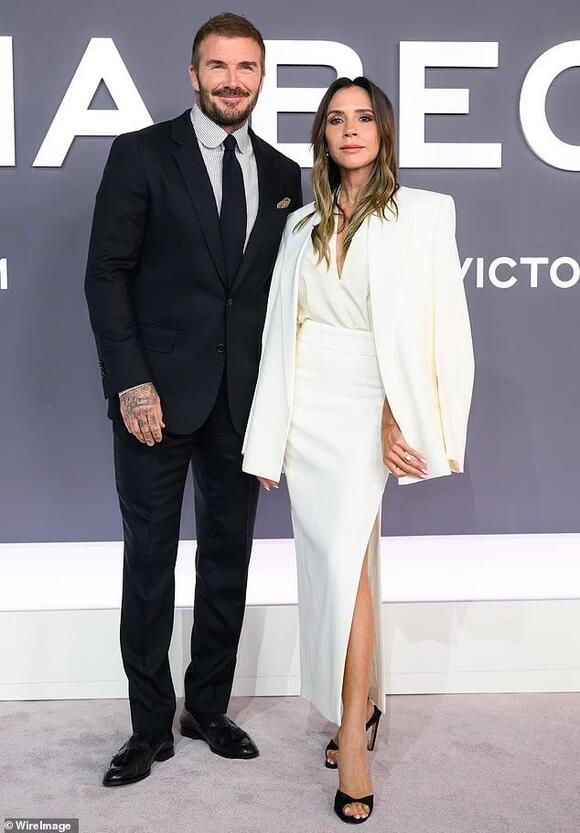 Brooklyn Beckham and wife Nicola Peltz pack on the PDA amid ongoing ...