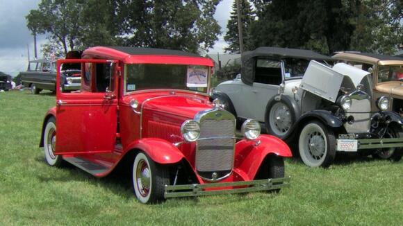 40 Celebrities & The First Cars They Ever Owned - NewsBreak