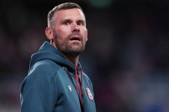 Michael Owen called 'disrespectful' by former teammate in scathing ...