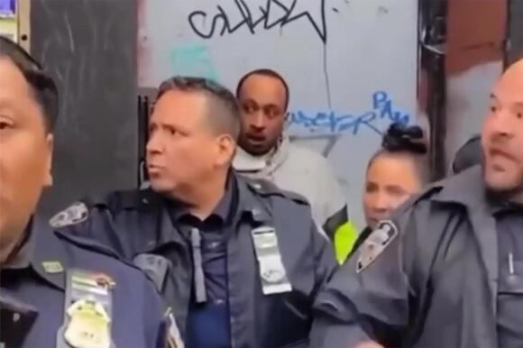 Raging Harlem mob surrounds suspect in attack on 11-year-old, woman ...