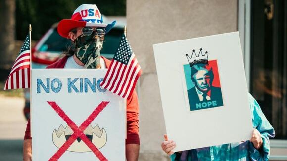 Minneapolis ICE standoff just became the political nightmare CEOs fear ...