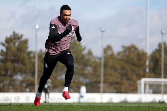 Liverpool sent clear Trent Alexander-Arnold warning after Real Madrid ...