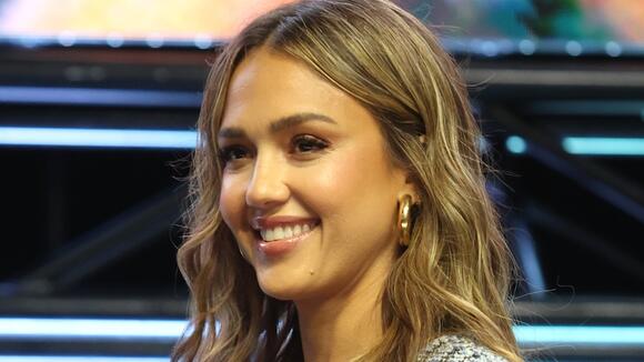 Jessica Alba Posing in Animal-Print Bikini Is Must See - NewsBreak