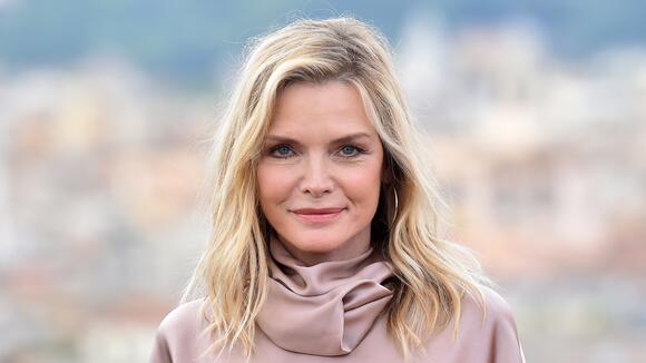Michelle Pfeiffer’s Simple Yet Stylish Kitchen Storage Ideas Make Every ...