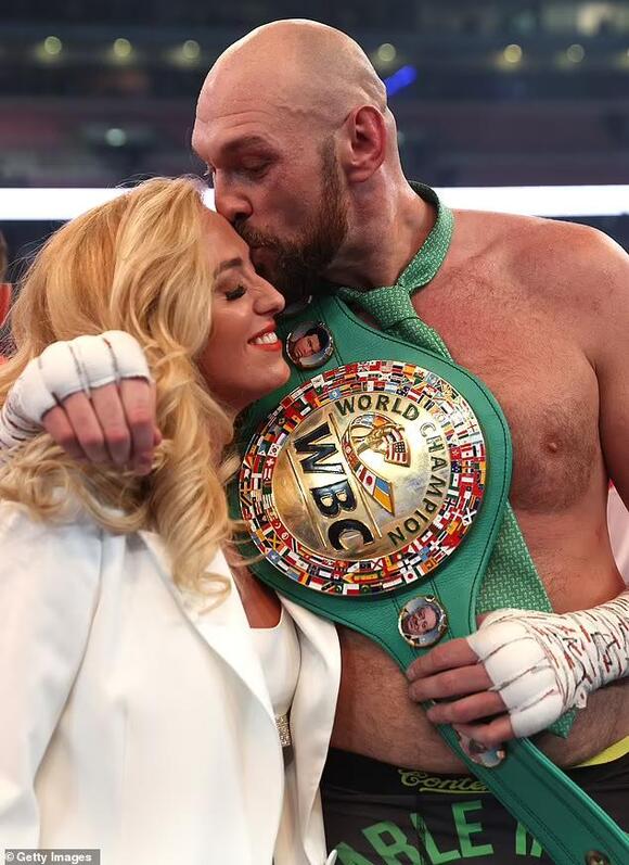 Oleksandr Usyk aims sly dig at Tyson Fury with 'wife' response after ...