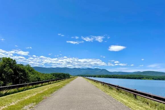 One Of The Hudson Valley’s Most Romantic Date Night Experiences - NewsBreak