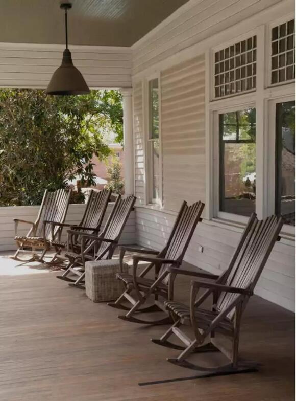 Inside Waco’s 1885 Dr Pepper House Turned Luxe Airbnb - NewsBreak