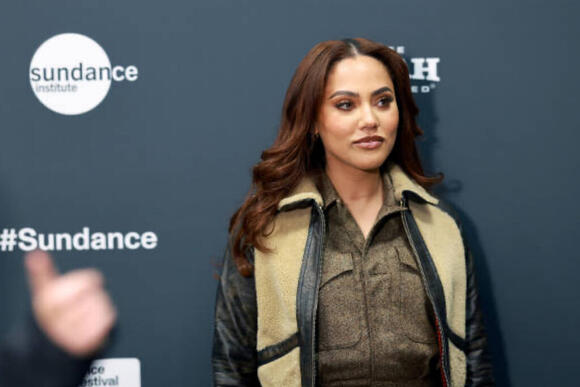 Twitter Reacts To Ayesha Curry Pretending To Take Off Her Wedding Ring ...