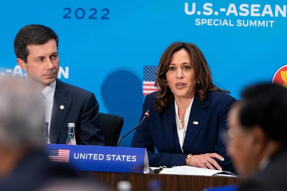 Buttigieg leads crowded 2028 Democratic field in new poll - NewsBreak