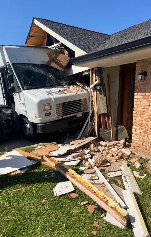 Cops: FedEx driver with drugs and booze crashes delivery truck into ...