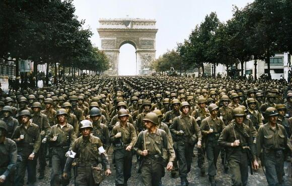 20 Stunning WWII Photos That Will Change the Way You See History ...
