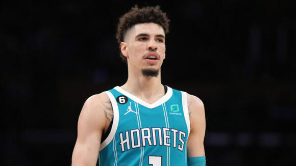 LaMelo Ball shows off crazy new back tattoo - NewsBreak