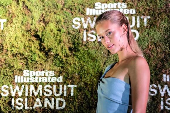 40 Photos Of Cody Bellinger’s Model Wife, Chase Carter - NewsBreak