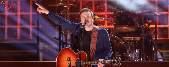 Watch Morgan Wallen Bring Lainey Wilson on Stage for a Surprise Duet of ...