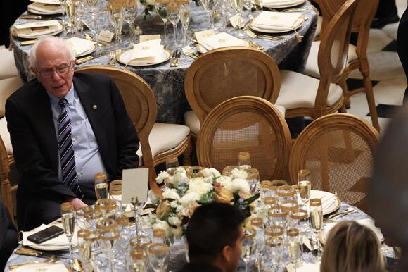 Bernie Sanders's Face During Donald Trump's Inauguration Is Going Viral ...