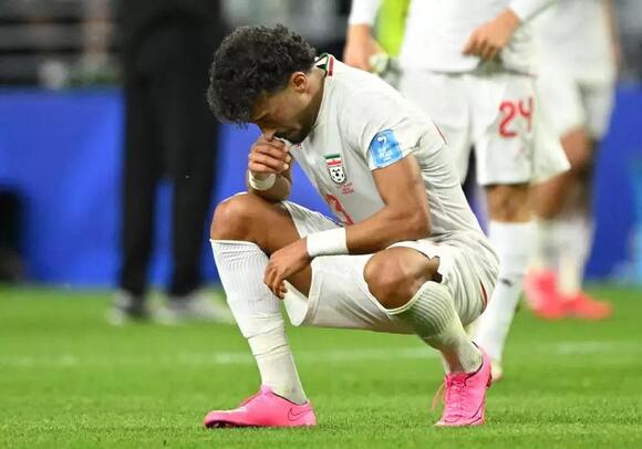 “Why We’re This Unlucky”: Iranian Soccer Player Breaks Down in Tears ...