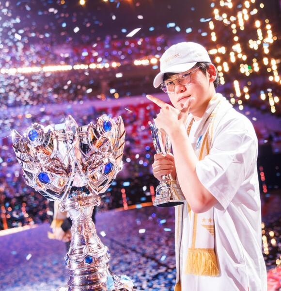 Gumayusi Signs with HLE, is Their New Bot Laner for League of Legends ...
