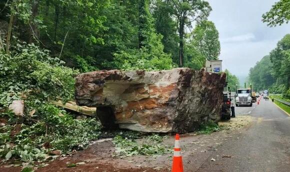 100-ton boulder falls onto road in Washington County, delaying governor ...