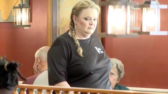 Indiana pancake house waitress nonchalantly rescues choking boy ...