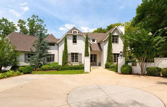 Miranda Lambert Had the Best Response When a Fan Threw a Bra Onstage ...