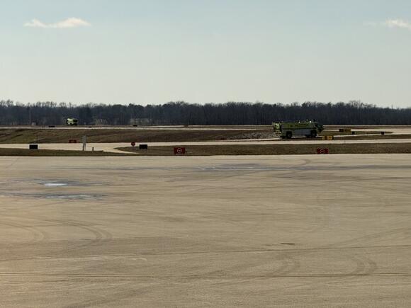 'Disabled aircraft' at Blue Grass Airport delays flight, airline ...