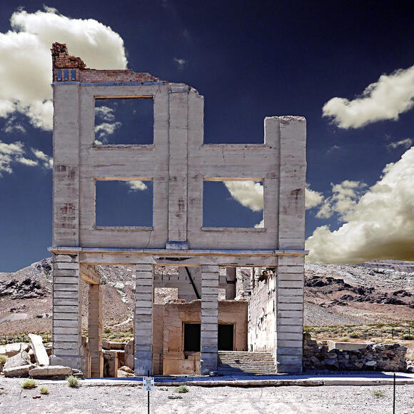 7 American Ghost Towns You Can Still Walk Through - NewsBreak