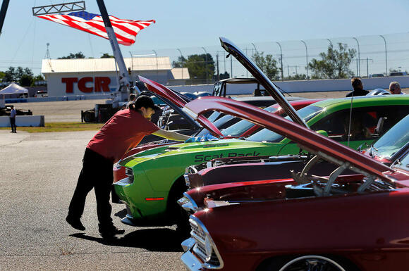 Cool Desert Nights brings classic cars, cruis'n, food and music to ...