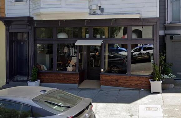 Viral post claims an influencer left a restaurant crying. Now the ...