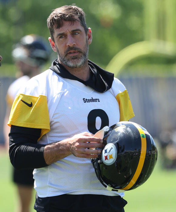 FACT CHECK: Did Aaron Rodgers Really Go Bald? Viral Photos Spark Chaos ...