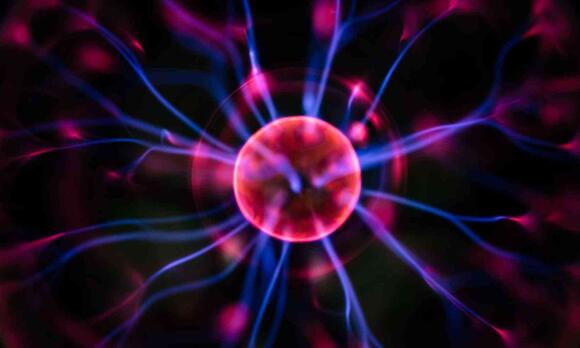 A plasma experiment made light-like waves twist, exposing a hidden rule ...