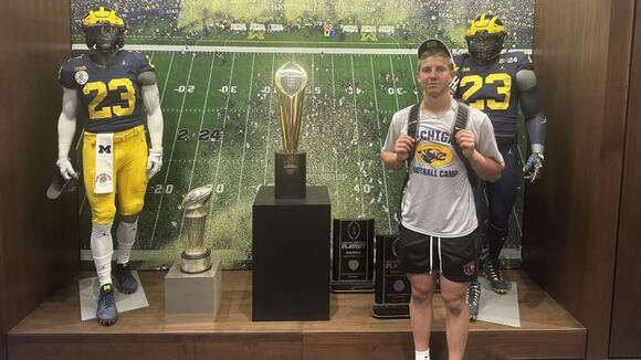 Michigan Offers 2027 TE Christian Hanshaw, Sets April Visit - NewsBreak
