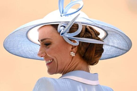 Kate Middleton pays touching tribute to Princess Diana at Trooping the ...