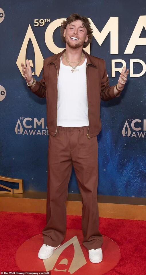 Bailey Zimmerman proudly shows off results of cosmetic procedure on CMA ...